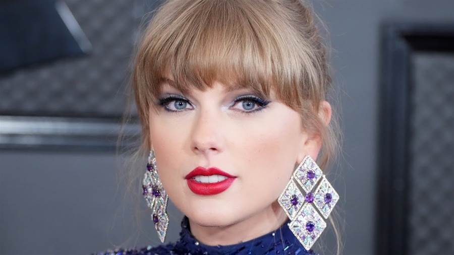 Decoding the Nonverbal Cues Between Taylor Swift and Travis Kelce - News