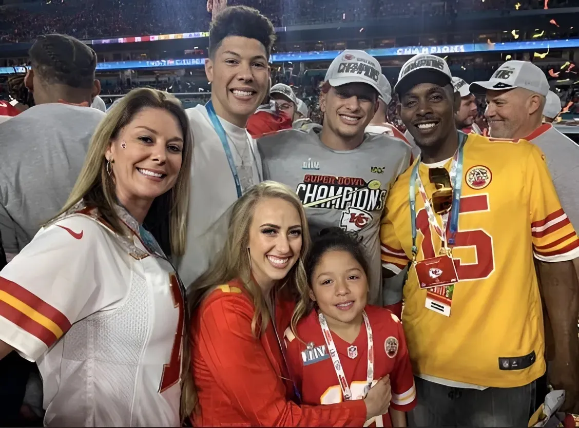 Patrick Mahomes Enjoyed Himself To The Fullest With His Mother On Her ...